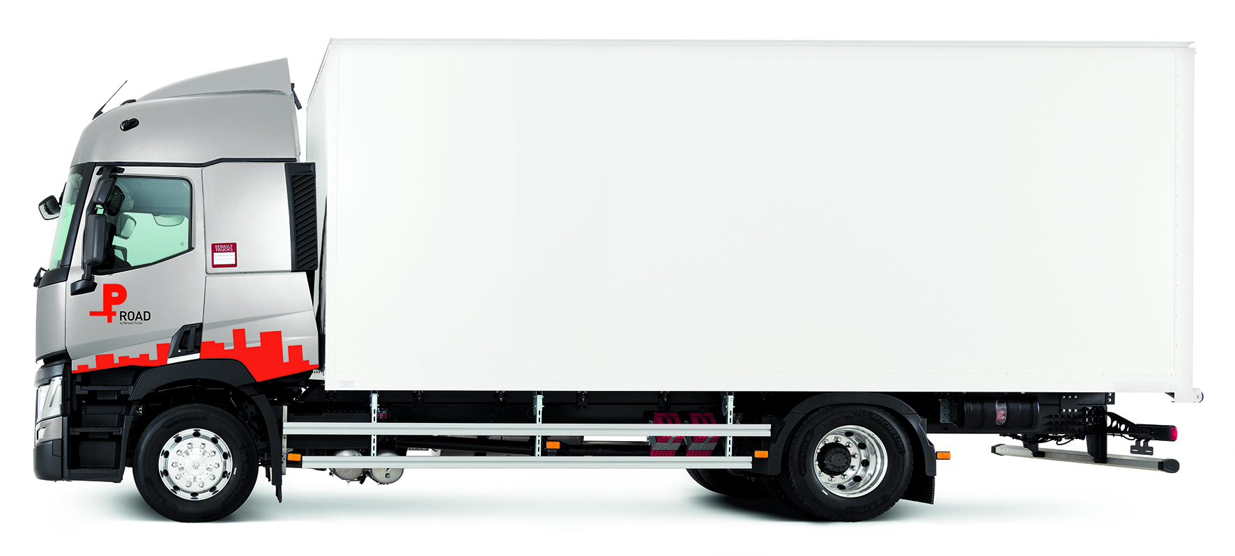 TURNING A STANDARD TRACTOR INTO A MULTI-PURPOSE RIGID | Renault Trucks UK