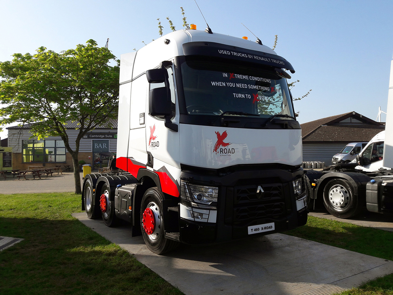 RENAULT TRUCKS RANGE T X-ROAD - A CUSTOMISED USED VEHICLE DEDICATED TO ...